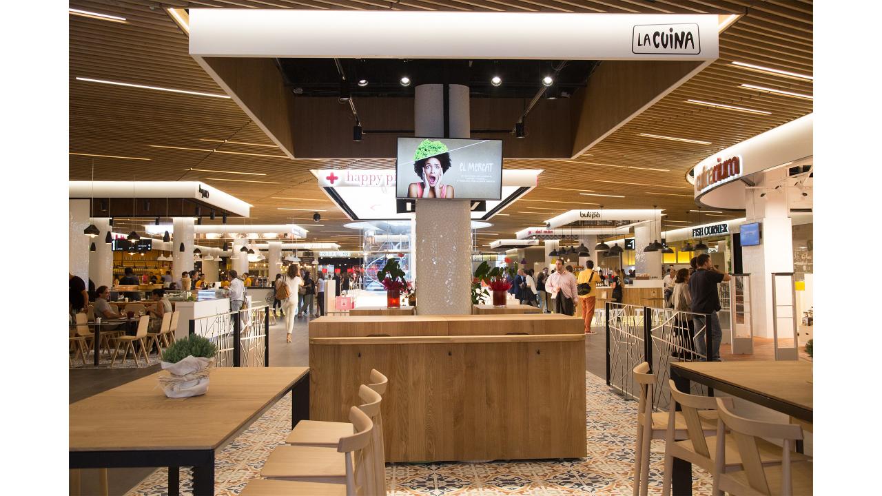 Food court ceiling | American Hardwood Export Council